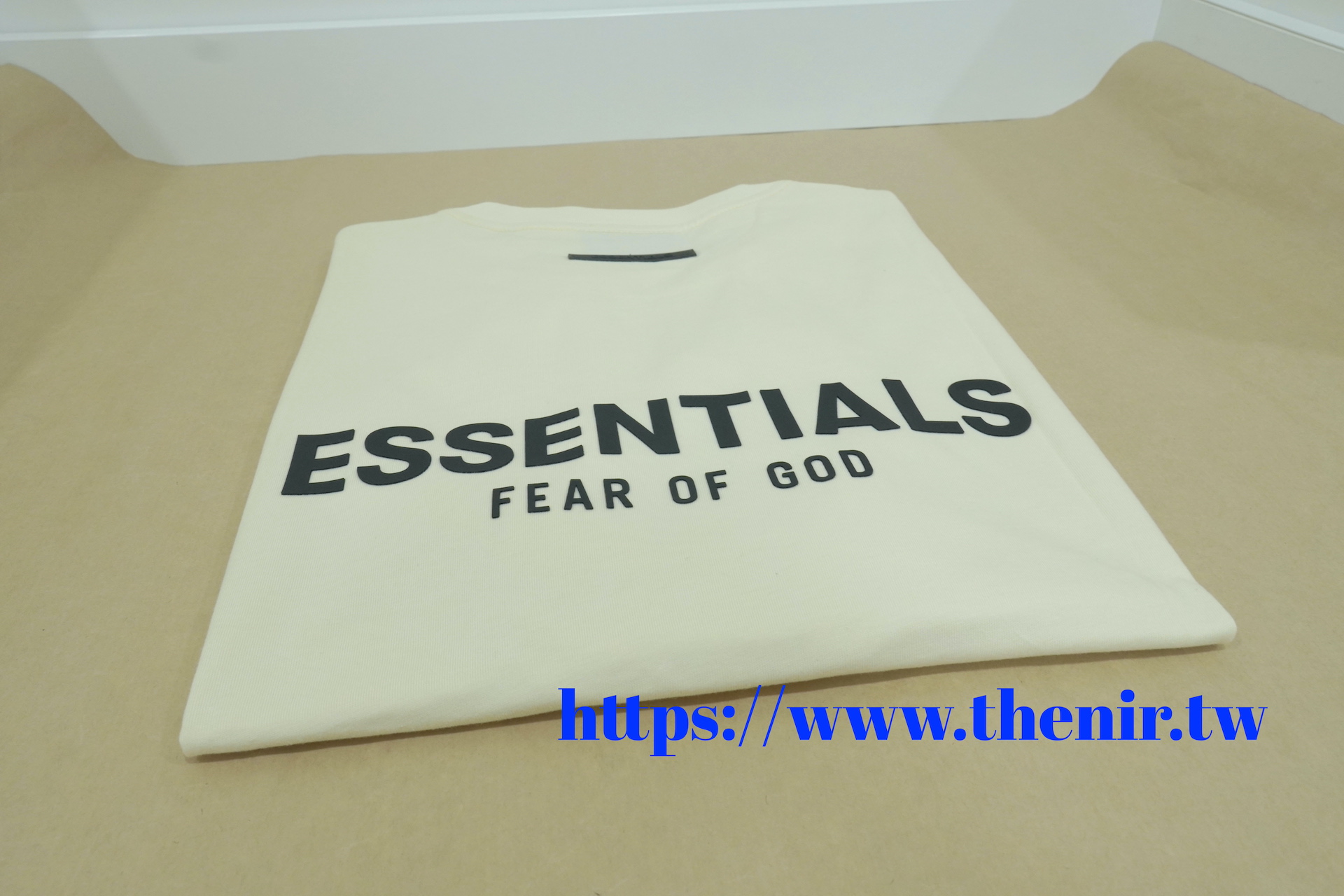 Fear of God Essentials 尺寸 Size 怎麼選？ T shirt、帽 T、大學T、棉短褲、尼龍短褲、毛衣 knit、長褲 ...